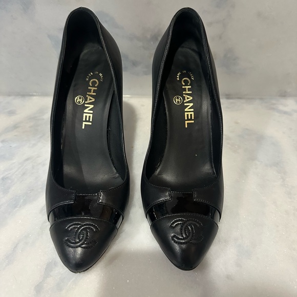 CHANEL | Shoes | Chanel Black Leather Cap Toe Pumps Gold Heel Size 38 ...
